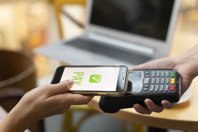 person-paying-with-its-smartphone-wallet-app - South Florida Reporter