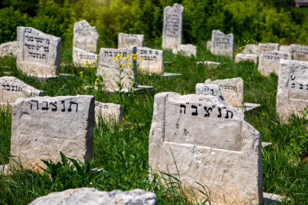Jewish Funeral Customs: 20 Things You Should Know - South Florida Reporter