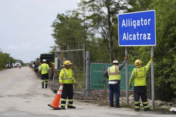 Miami-Dade County Mayor Seeks Oversight Of Everglades Immigrant ...